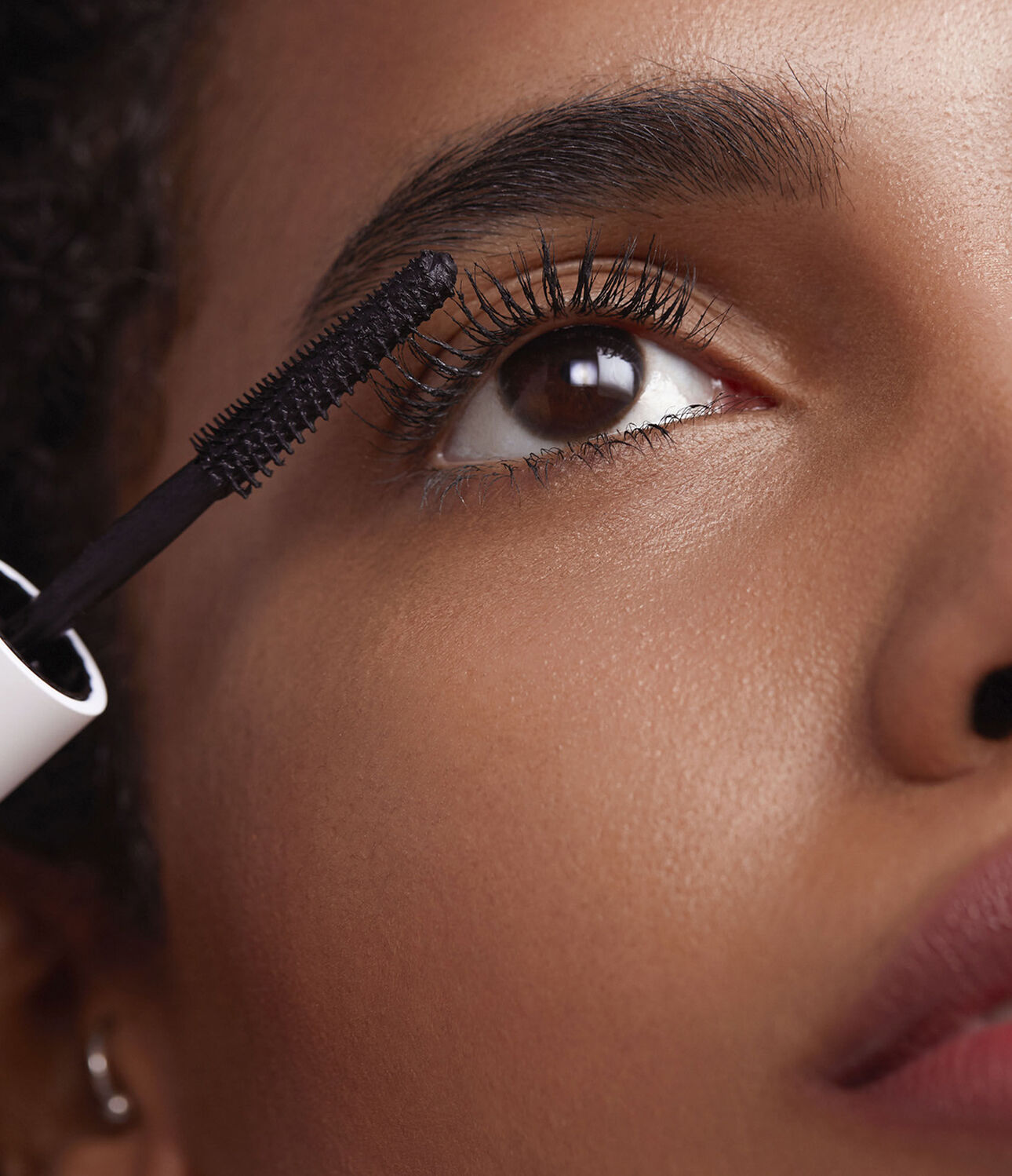 How To Apply Mascara & Keep It Looking Flawless | Honest